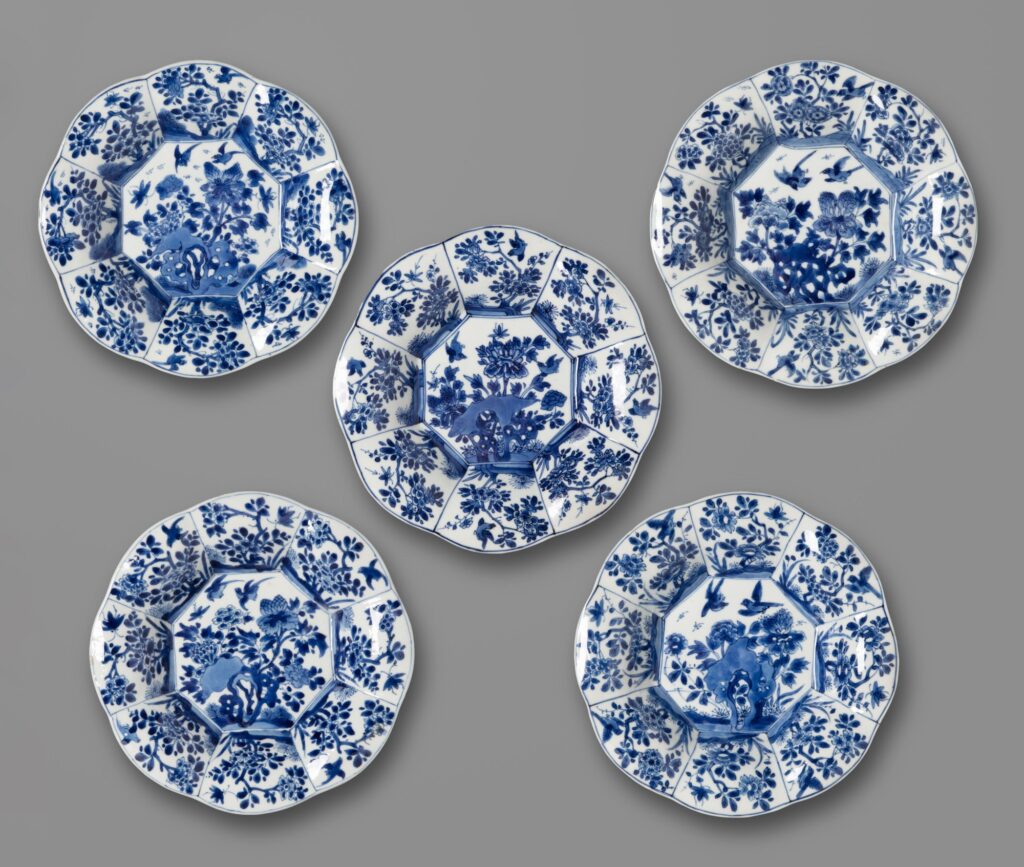 SET OF FIVE CHINESE BLUE AND WHITE LOBED PLATES WITH FLORAL DESIGN ...